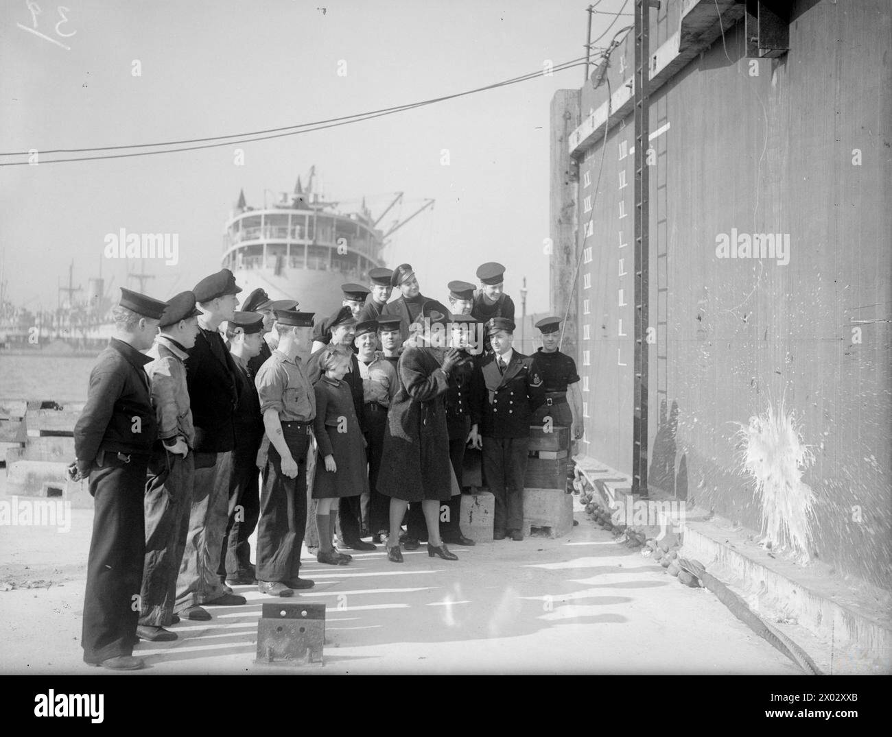 CONCRETE FLOATING DOCK FOR BRITAIN'S FAR EAST NAVY. 21 TO 24 MARCH 1945 ...