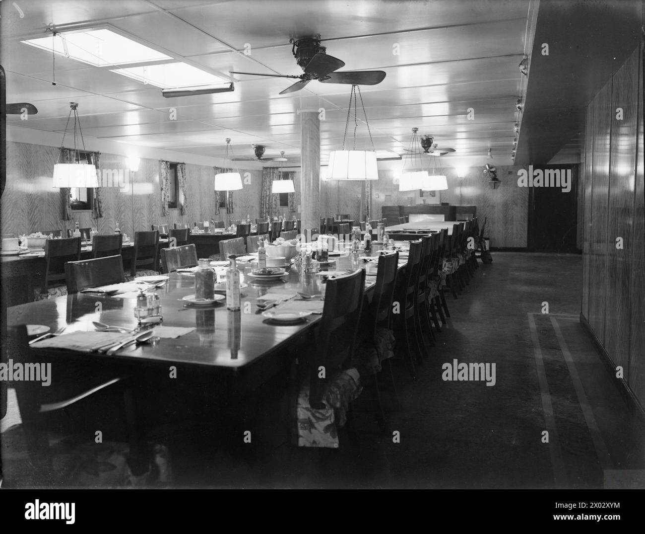 THE ROYAL NAVY DURING THE SECOND WORLD WAR - The empty ward room on ...