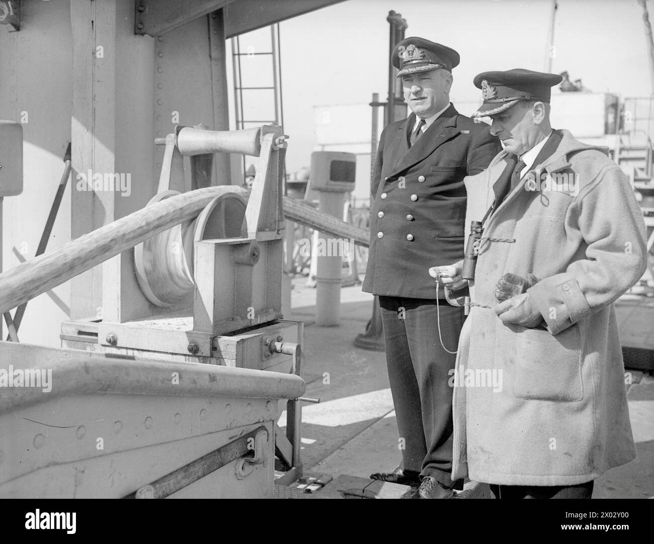 LAYING THE 17TH "PLUTO". 24 MAY 1945, ON BOARD THE CABLE LAYING SHIP ...