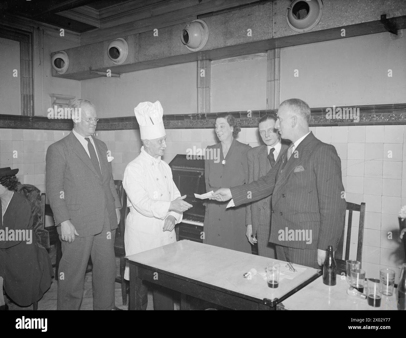 ADMIRALTY CHEF RETIRES. 9 NOVEMBER 1945, ADMIRALTY HOUSE, LONDON. MR E ...
