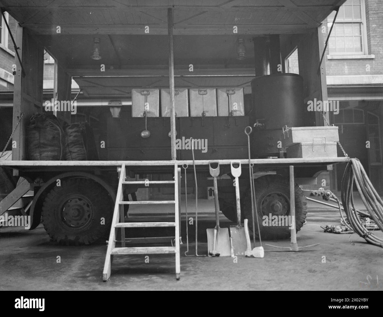 MOBILE KITCHEN. 2 DECEMBER 1941, CHATHAM. ADAMS COOKING RANGE FOR 500 ...