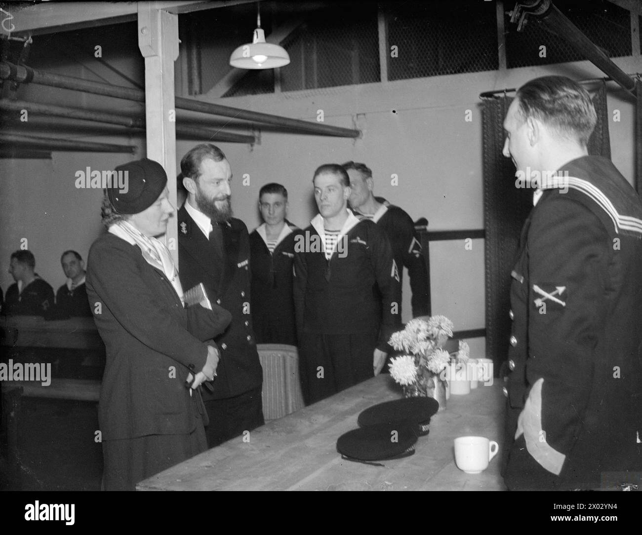 PRINCESS JULIANA VISITS DUTCH SUBMARINE CREWS. 24 OCTOBER 1944, DUNDEE ...
