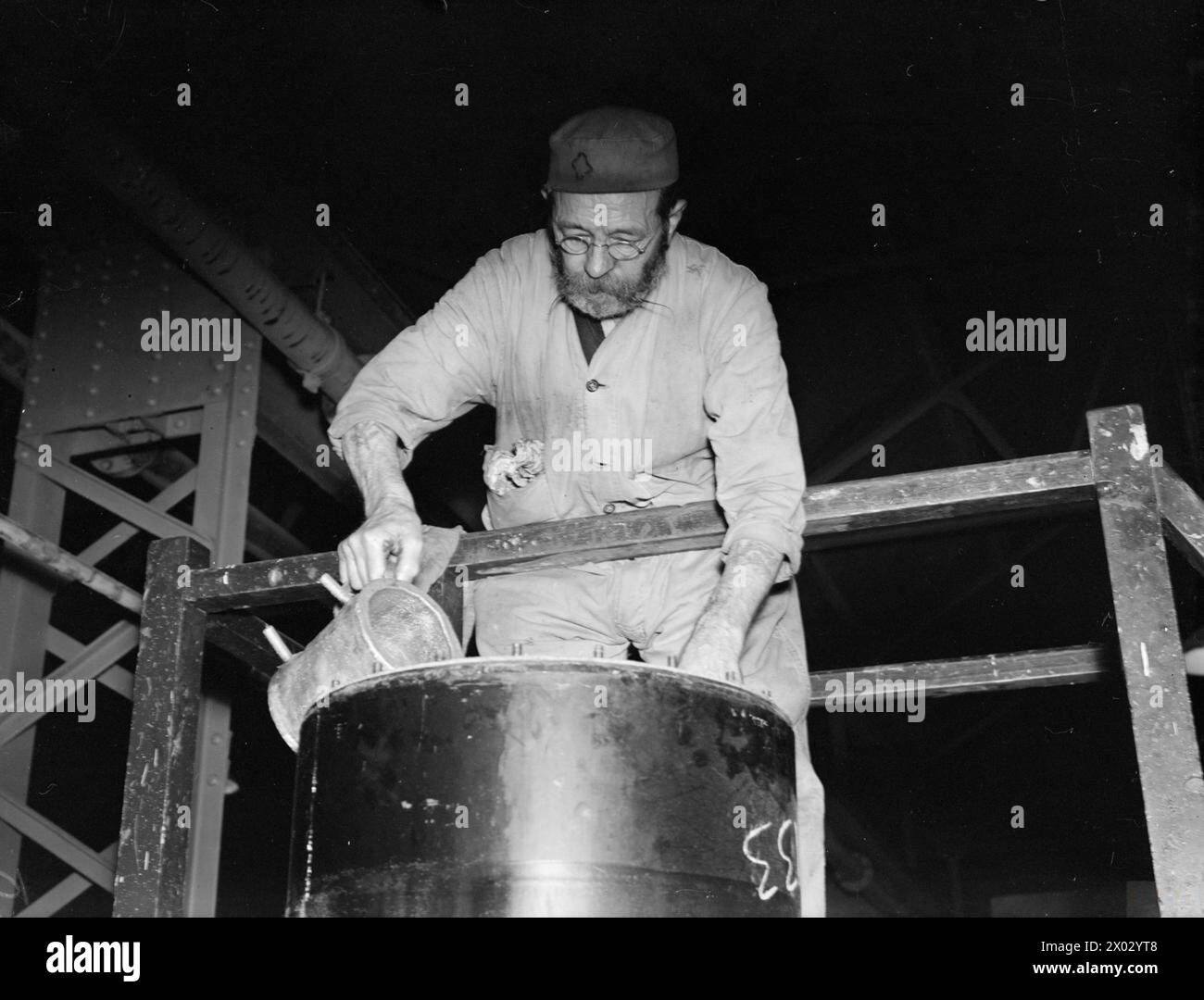 NAVY MAKES MINES FOR THE RAF. 25 TO 30 JULY 1944, ARMAMENT DEPOT AT ...