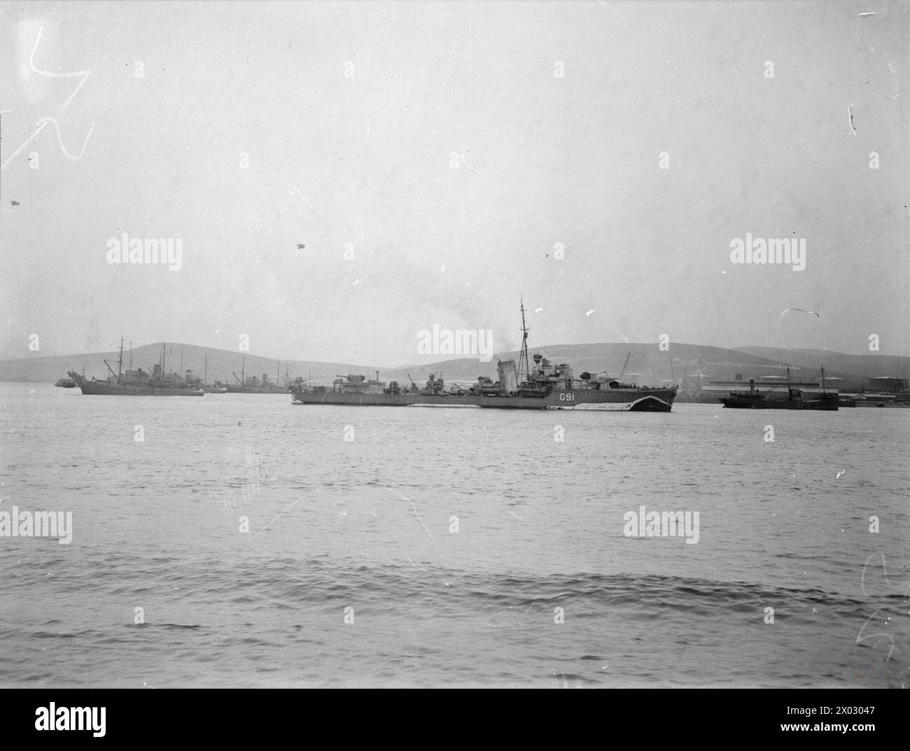 ON BOARD THE DESTROYER HMS JAVELIN. AUGUST 1940, IN THE FIRTH OF FORTH ...