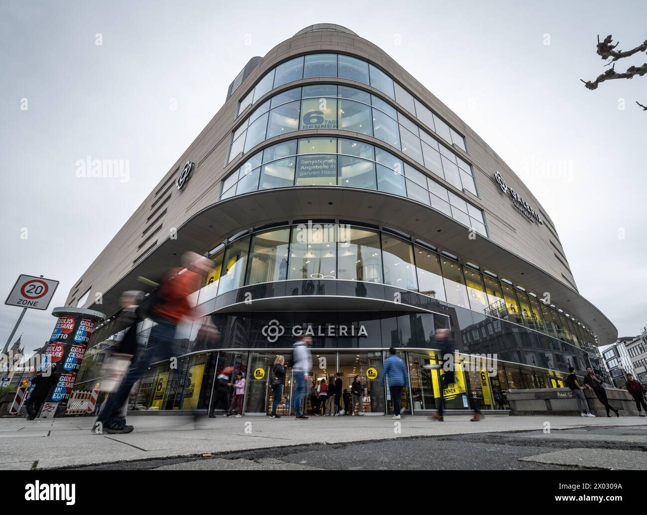 09 April 2024, Hesse, Frankfurt/Main: The Galeria store on Frankfurt's ...