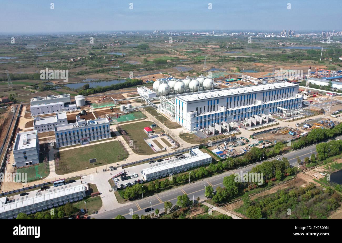 (240409) -- WUHAN, April 9, 2024 (Xinhua) -- An aerial drone photo ...