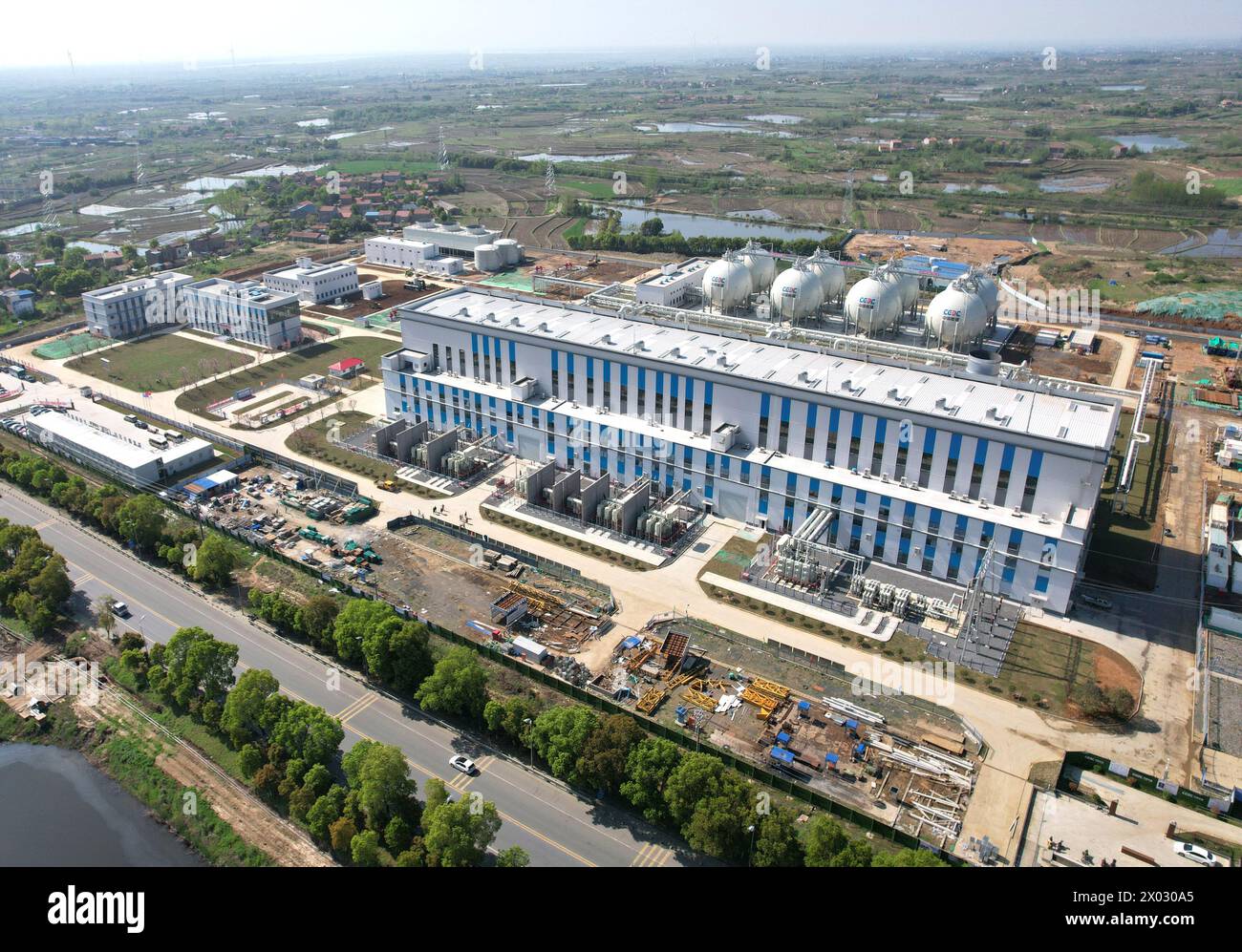 (240409) -- WUHAN, April 9, 2024 (Xinhua) -- An aerial drone photo ...