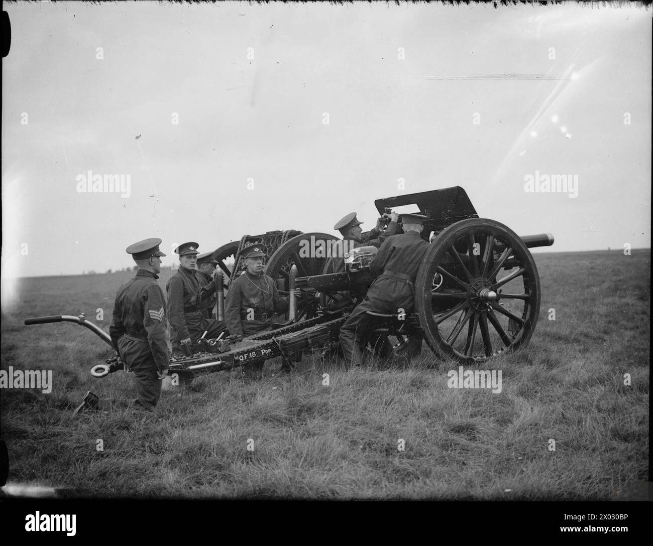 THE BRITISH ARMY IN THE UNITED KINGDOM 1939-45 - 18-pdr field guns in ...