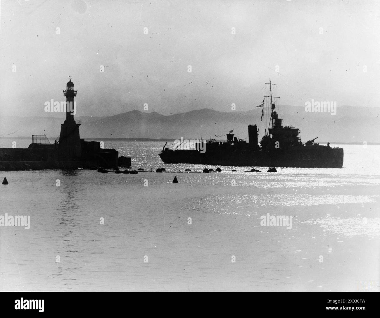 HMS CADMUS RETURNS TO HARBOUR. BONE HAROUR, 18 DECEMBER 1942 ...