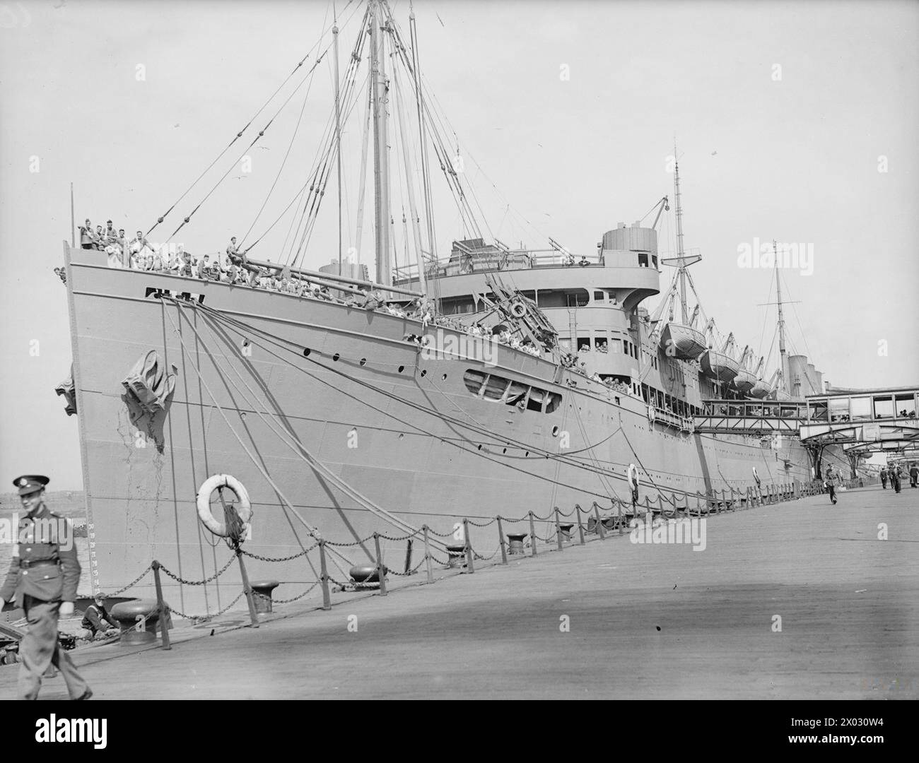 Troop ships hi-res stock photography and images - Alamy