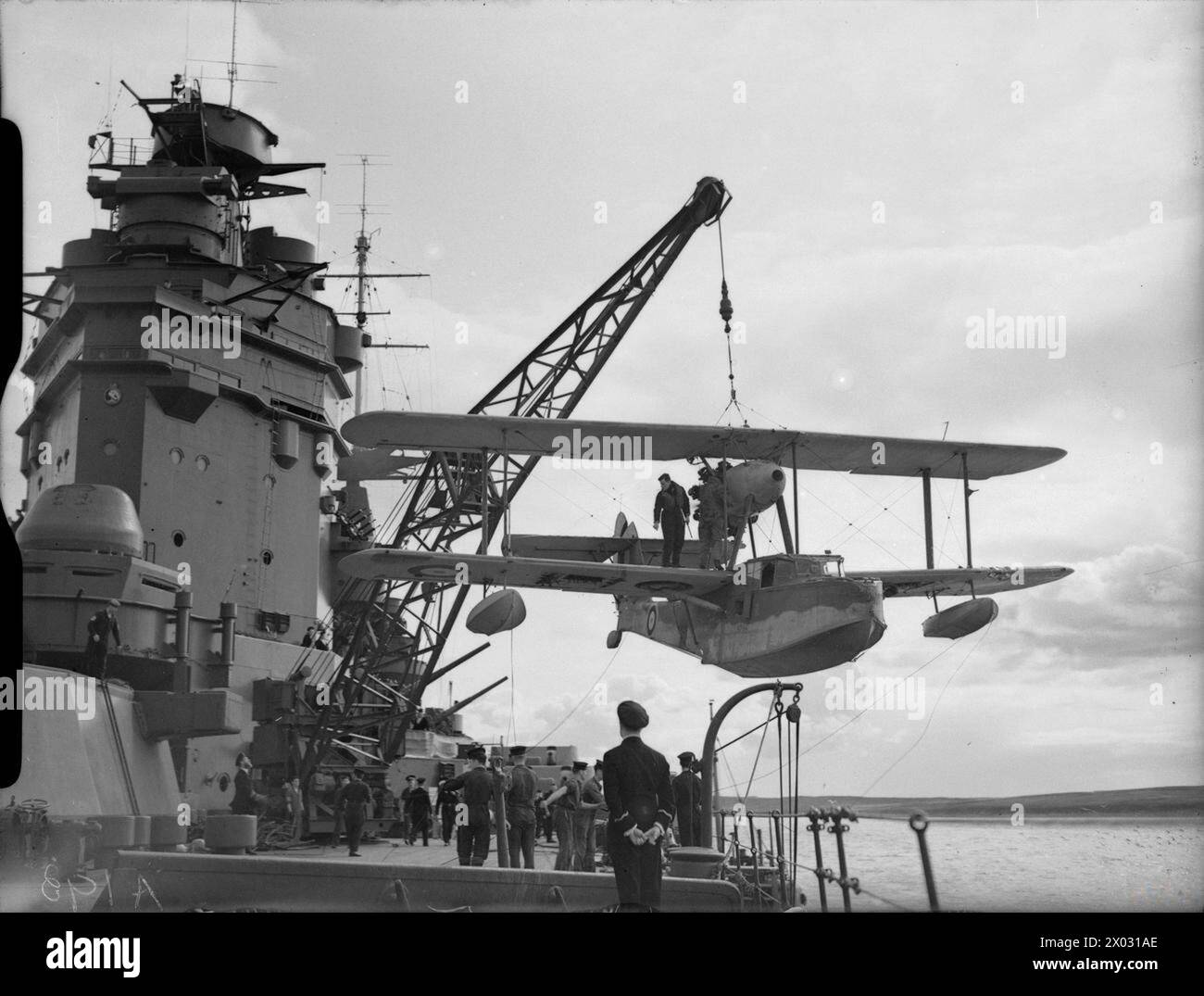 THE ROYAL NAVY DURING THE SECOND WORLD WAR - Lowering the ship's ...