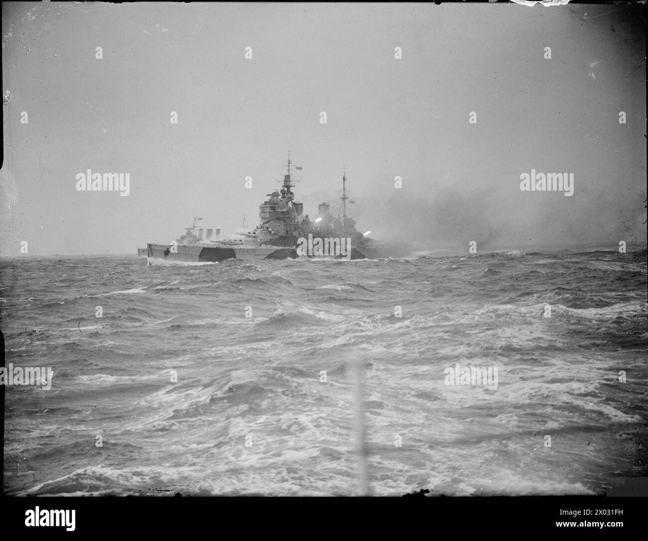 THE ROYAL NAVY DURING THE SECOND WORLD WAR - Starboard two pounder pom ...