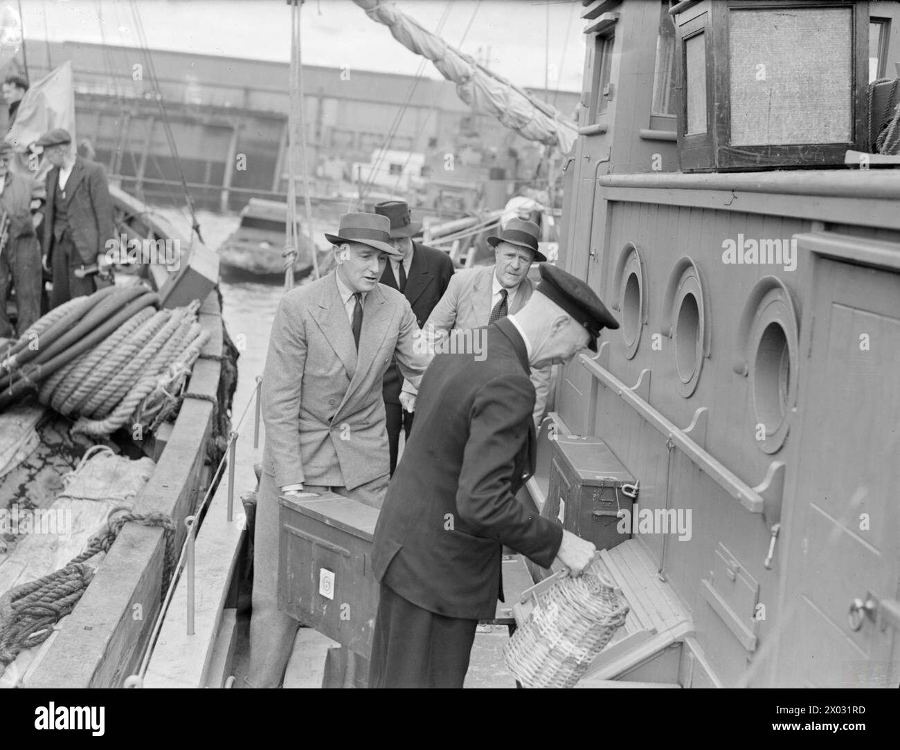 BRITAIN'S VOLUNTEER FERRY CREWS. 18 AUGUST 1943, PLYMOUTH. MEN OF THE ...