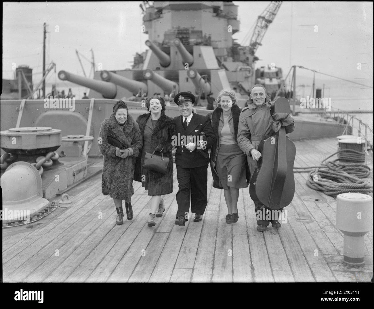 THE ROYAL NAVY DURING THE SECOND WORLD WAR - Music for the fleet. Left ...