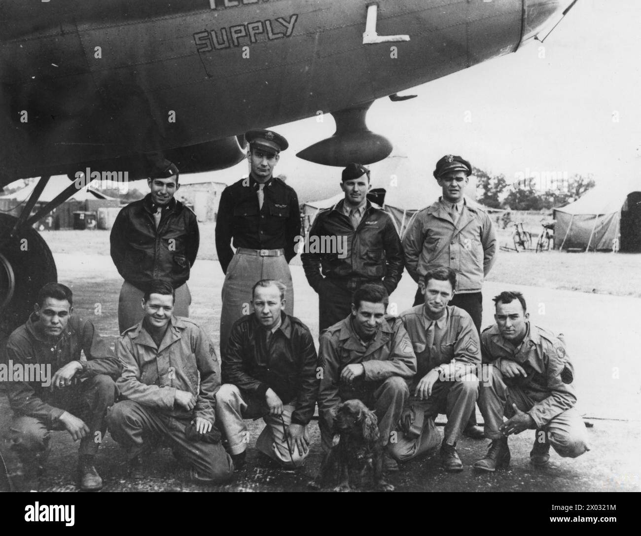 UNITED STATES EIGHTH AIR FORCE IN BRITAIN, 1942-1945 - A bomber crew of ...