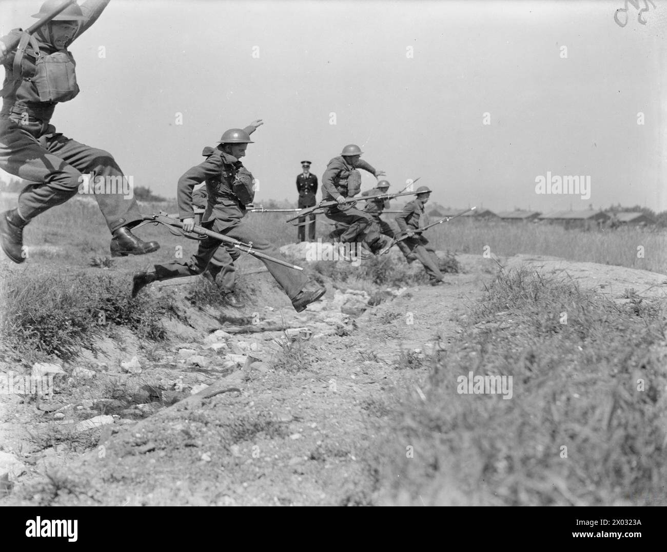 MARINES IN TRAINING AT THE ROYAL MARINE BARRACKS, EASTNEY. JUNE 1941 ...