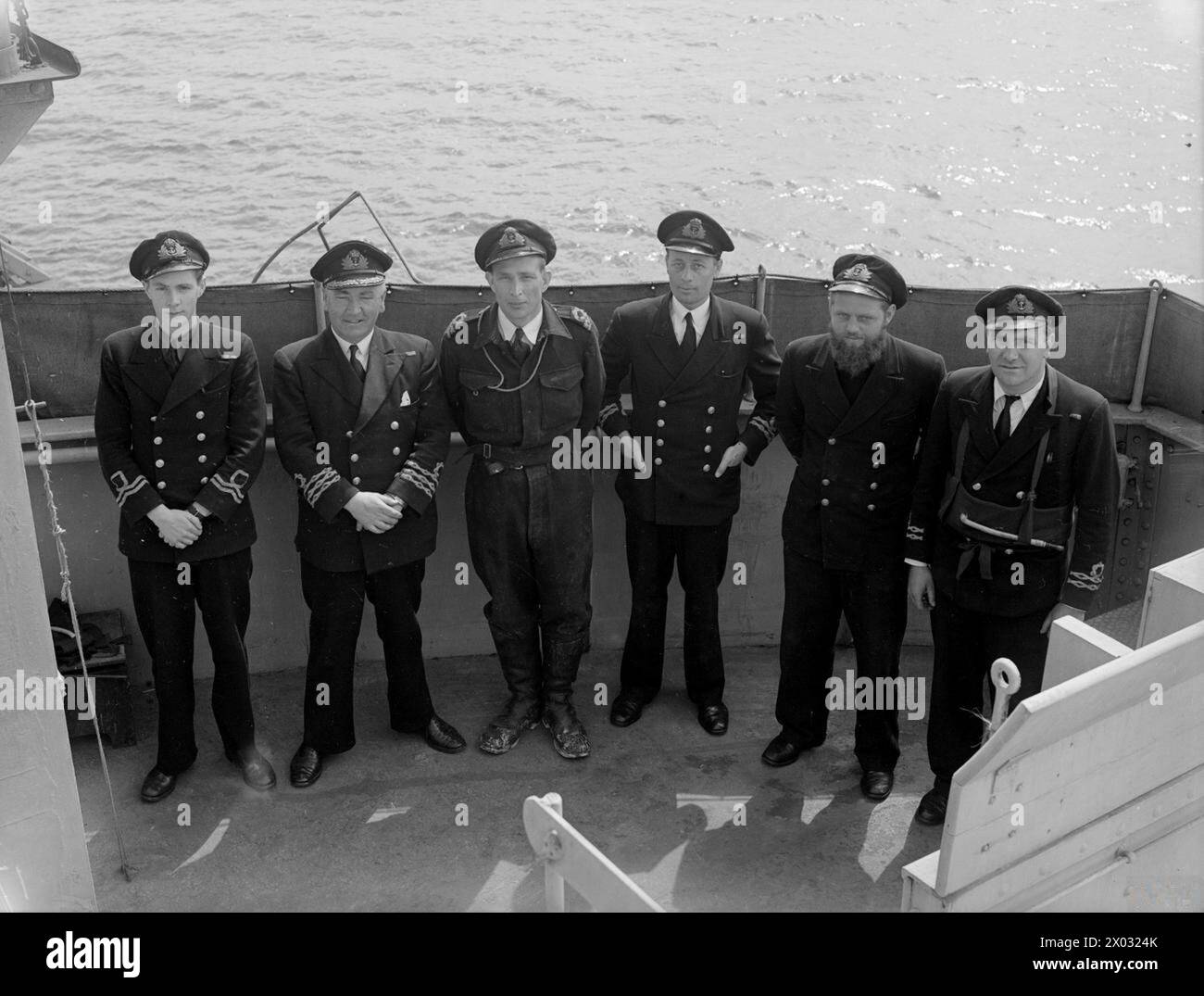LAYING THE 17TH "PLUTO". 24 MAY 1945, ON BOARD THE CABLE LAYING SHIP ...