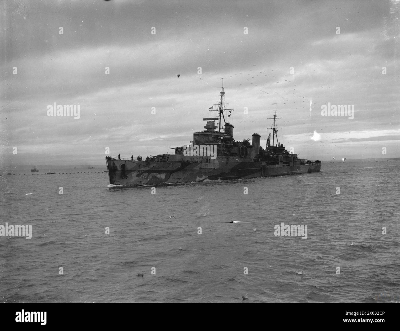 HMS SHEFFIELD, BRITISH SOUTHAMPTON CLASS CRUISER, ENTERING HARBOUR AT SCAPA. 20 DECEMBER 1941 ...
