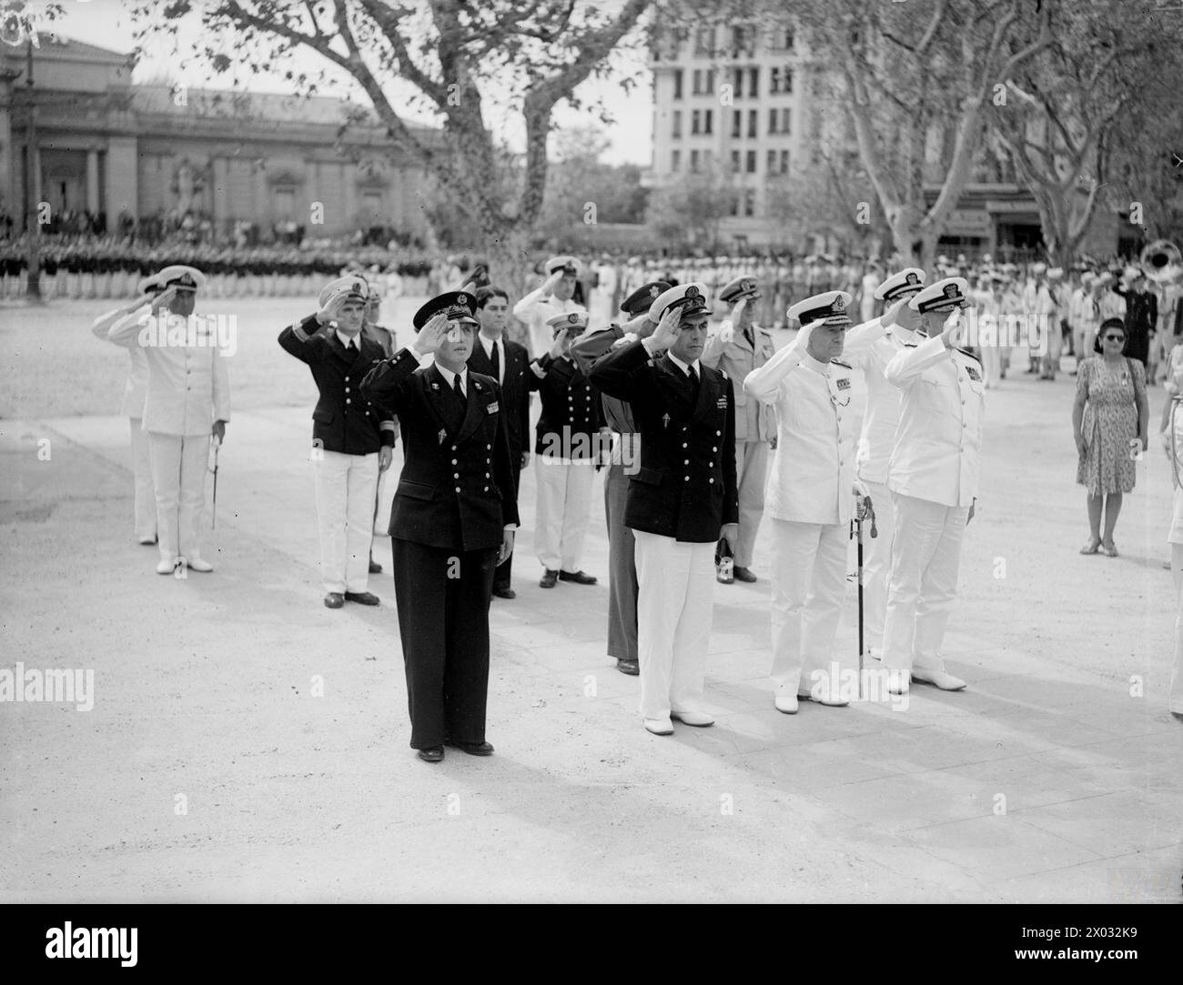 The French fleet makes a ceremonial reentry into the port of Toulon on ...