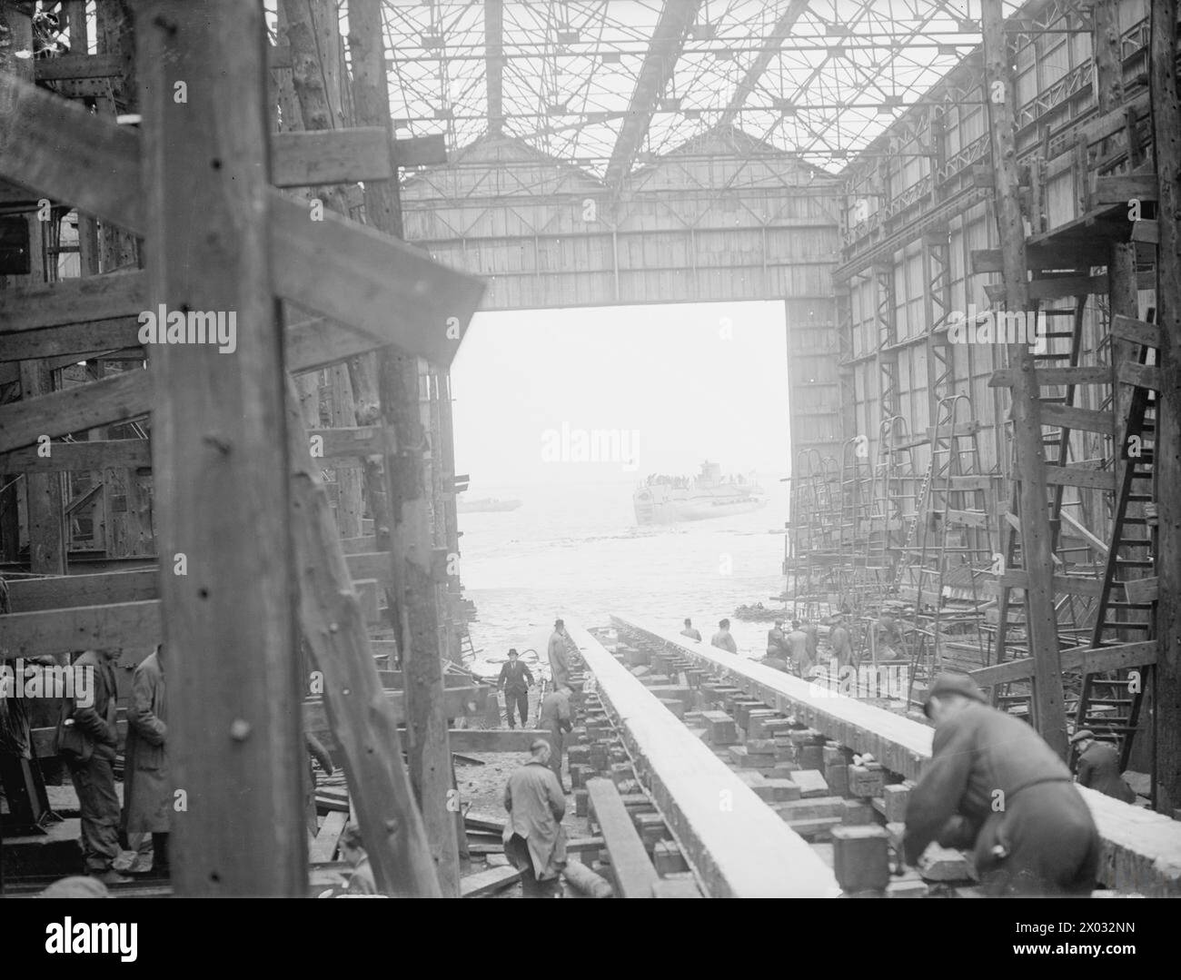 BRITISH SUBMARINE LAUNCHED. 19 JUNE 1943, BARROW ON FURNESS. THE LAUNCH ...