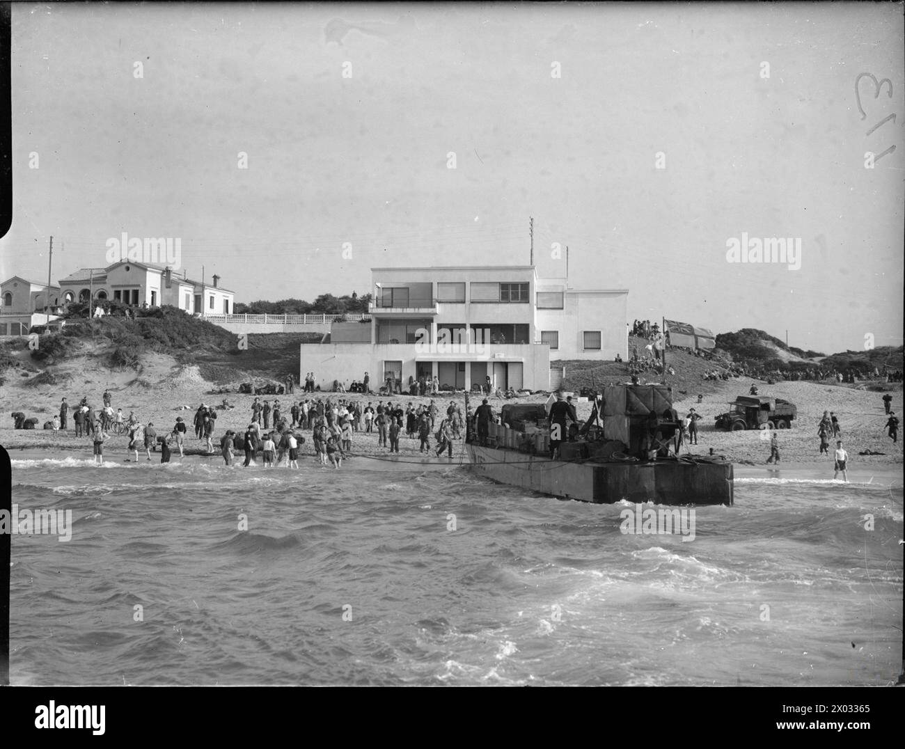 Operation torch landing craft hi-res stock photography and images - Alamy