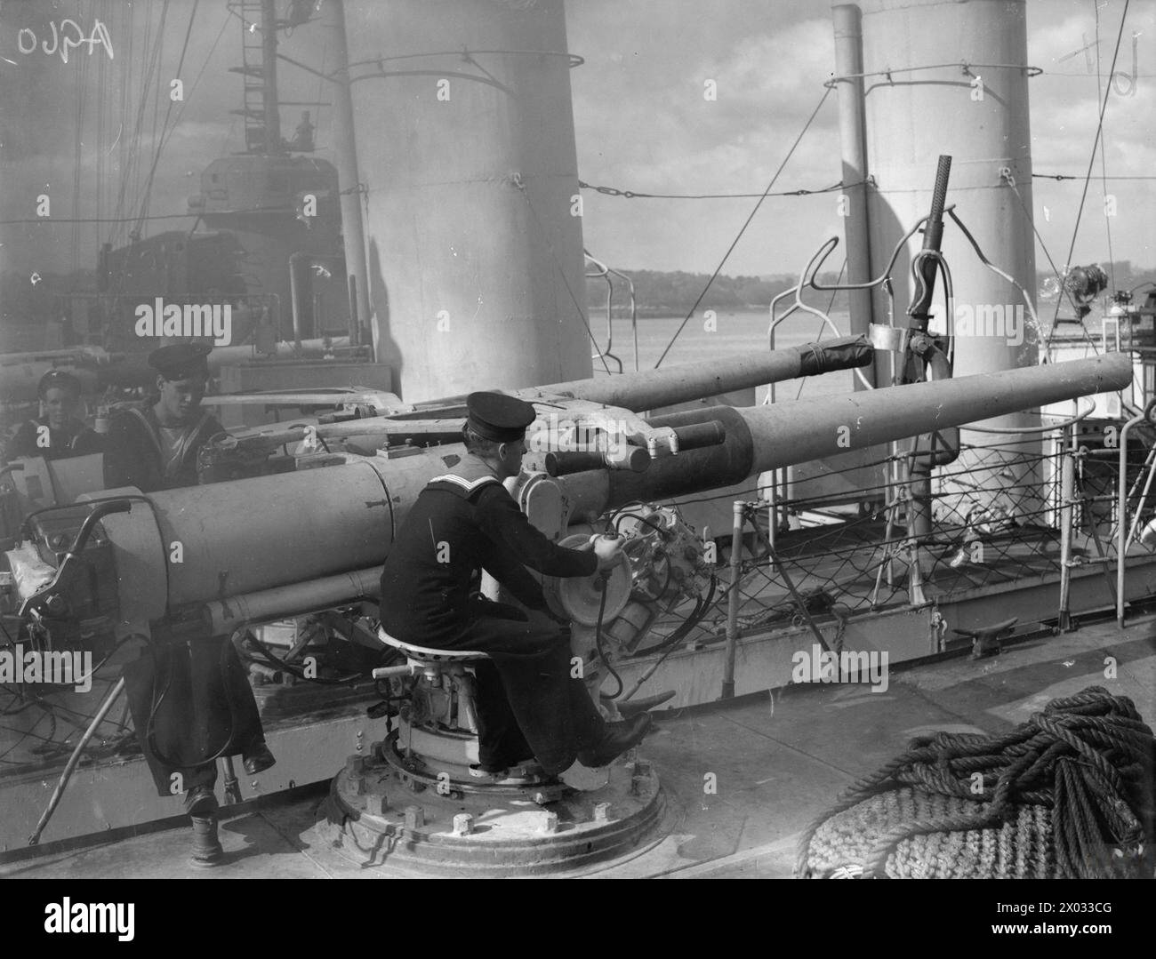 ABOARD TWO NEWLY ACQUIRED AMERICAN DESTROYERS. SEPTEMBER 1940, HMS ...
