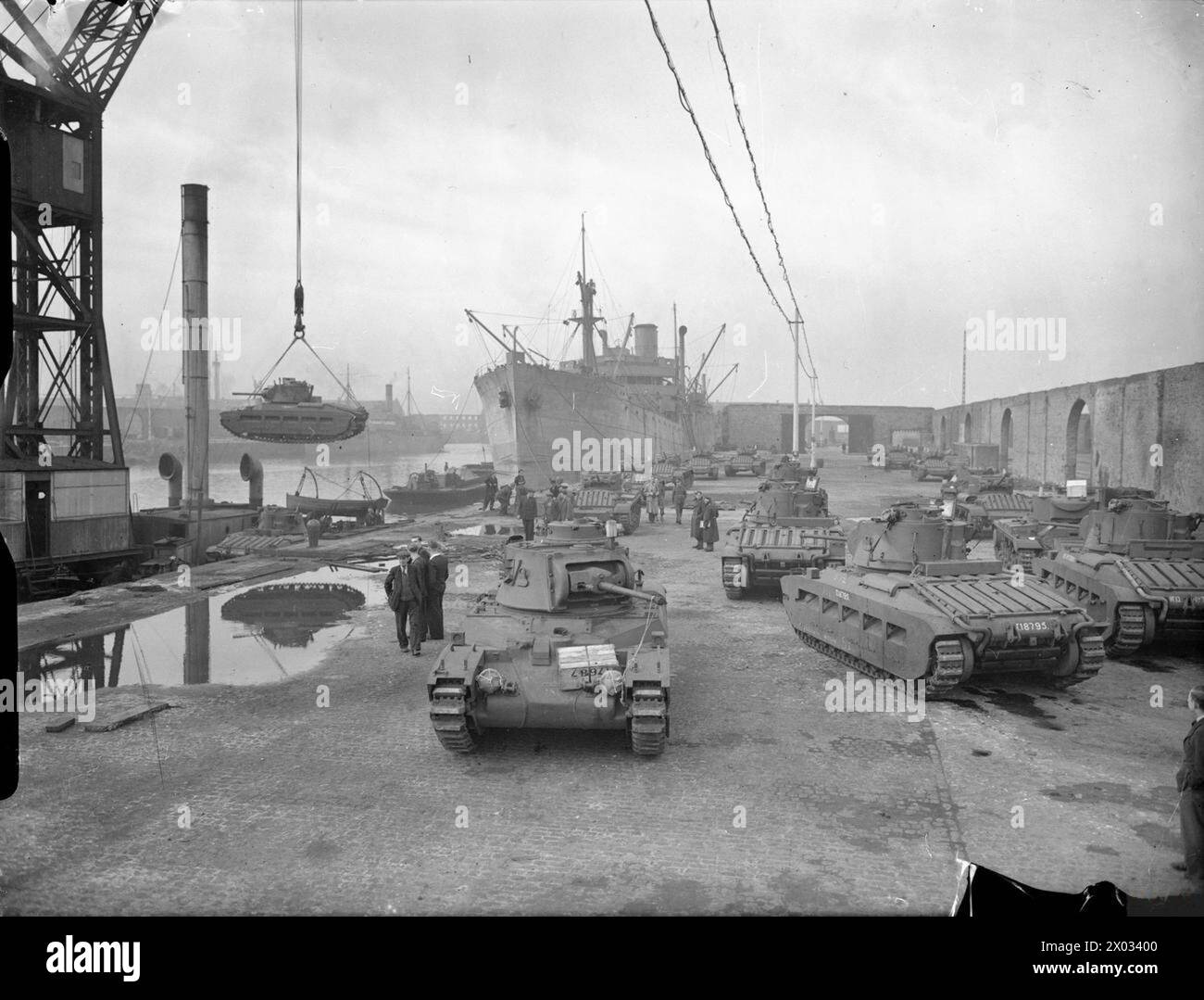 BRITISH TANKS 1939-45 - Matilda tanks being loaded onto ships at ...