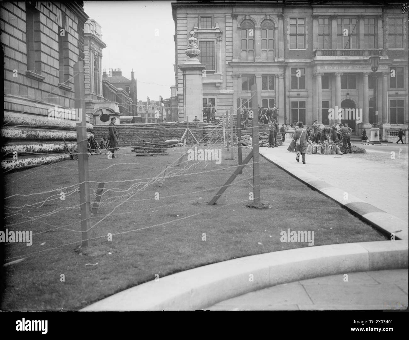 THE BRITISH ARMY IN THE UNITED KINGDOM 1939-45 - Barbed wire and ...