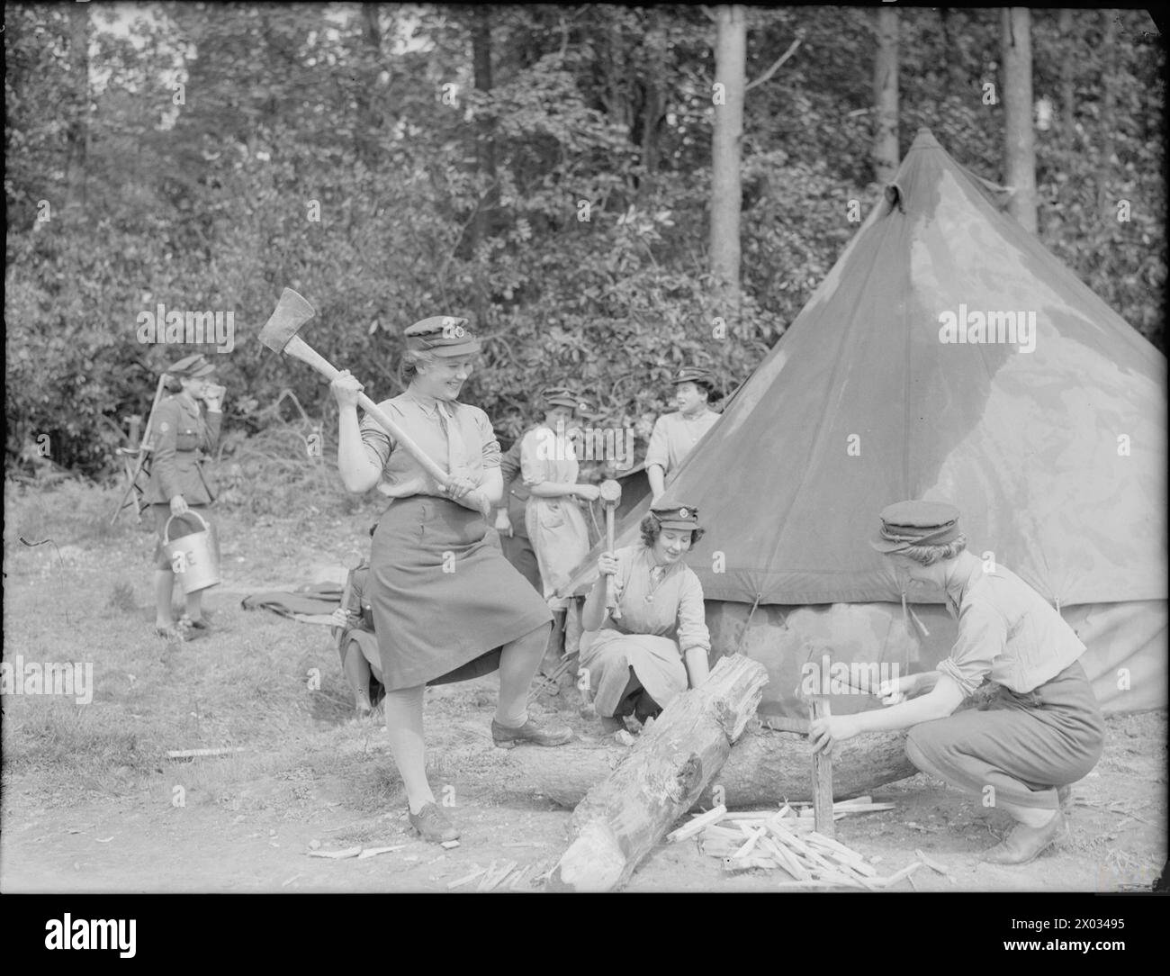 THE BRITISH ARMY IN THE UNITED KINGDOM 1939-45 - ATS girls chopping ...