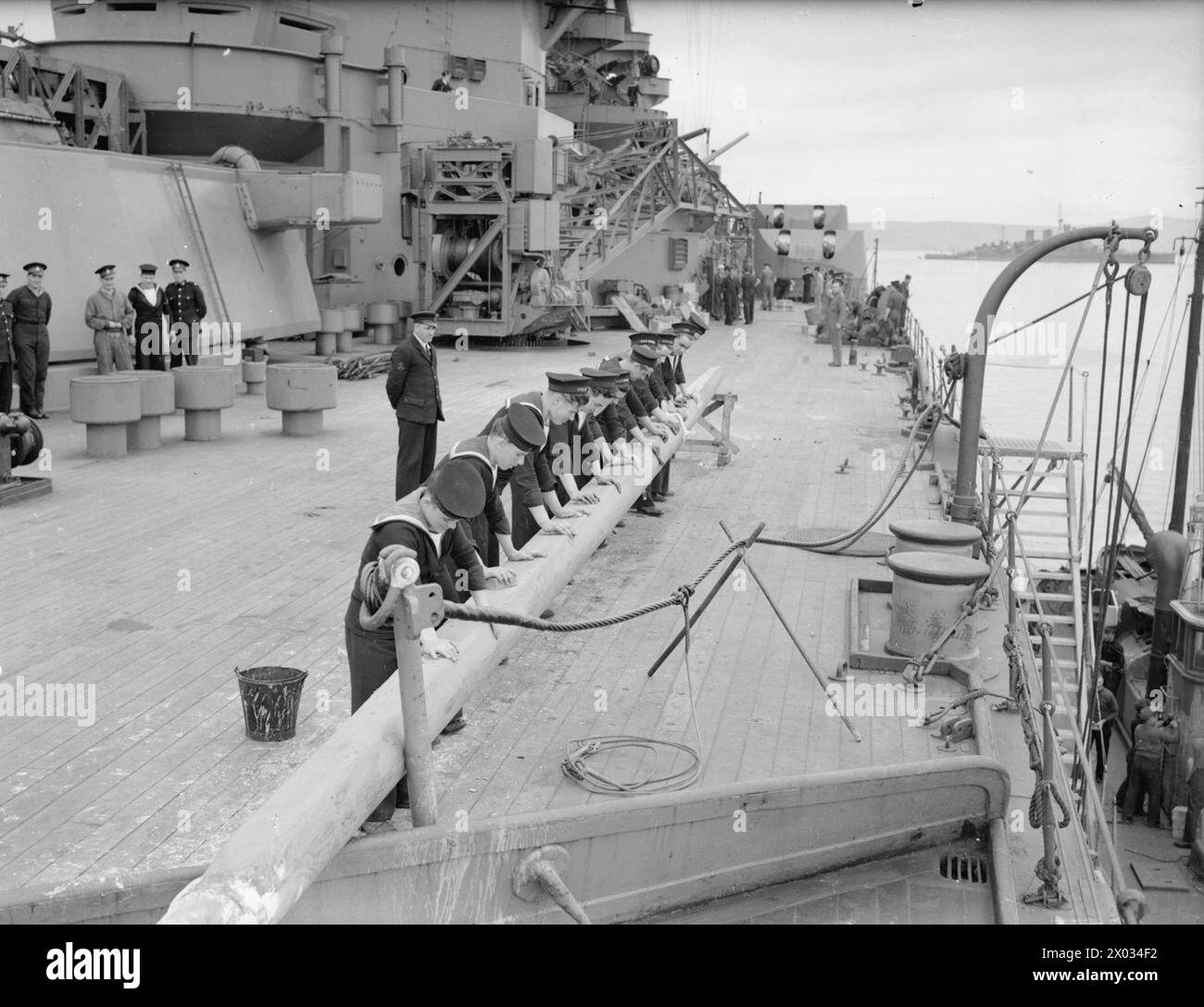 ON BOARD THE BATTLESHIP HMS RODNEY. 1940, ON BOARD THE BRITISH BATTLESHIP. - A regular job when ...