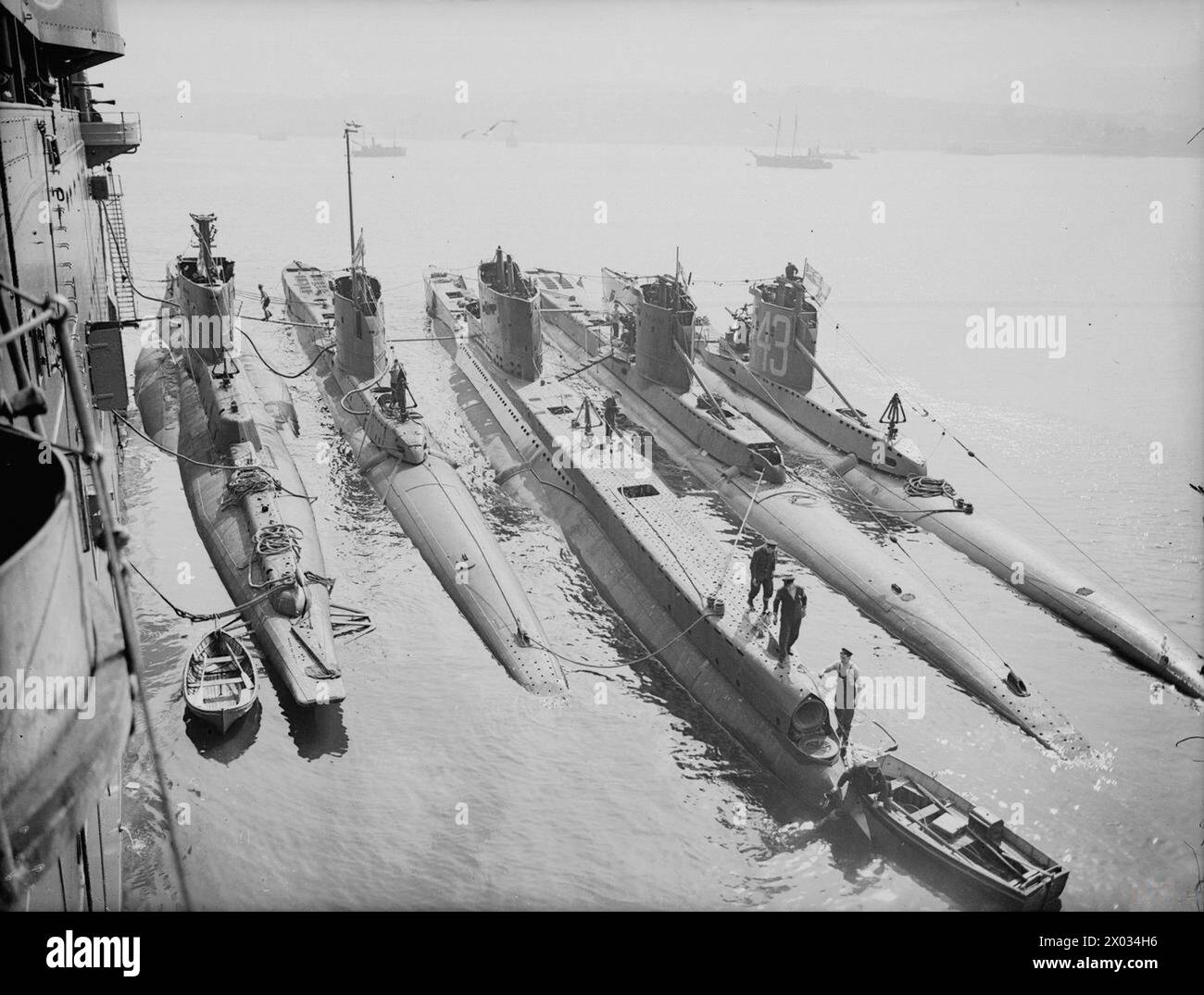 THE ROYAL NAVY DURING THE SECOND WORLD WAR - HMS UPRIGHT, 2nd from left ...
