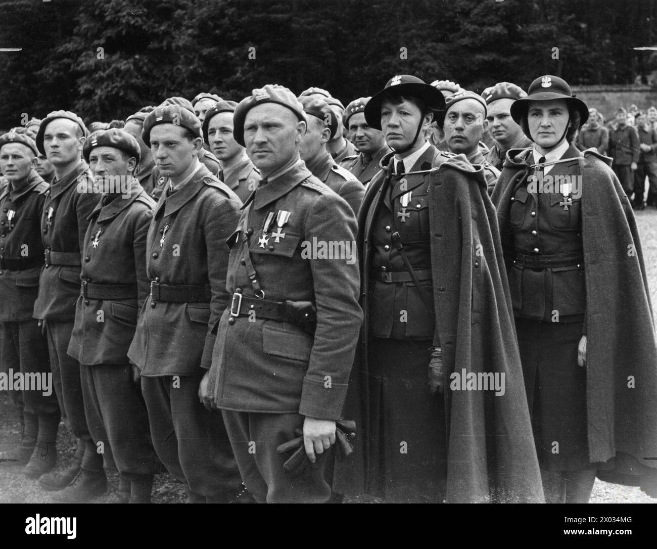 THE POLISH ARMY IN THE NORWEGIAN CAMPAIGN, 1940 - Note two Polish Red ...