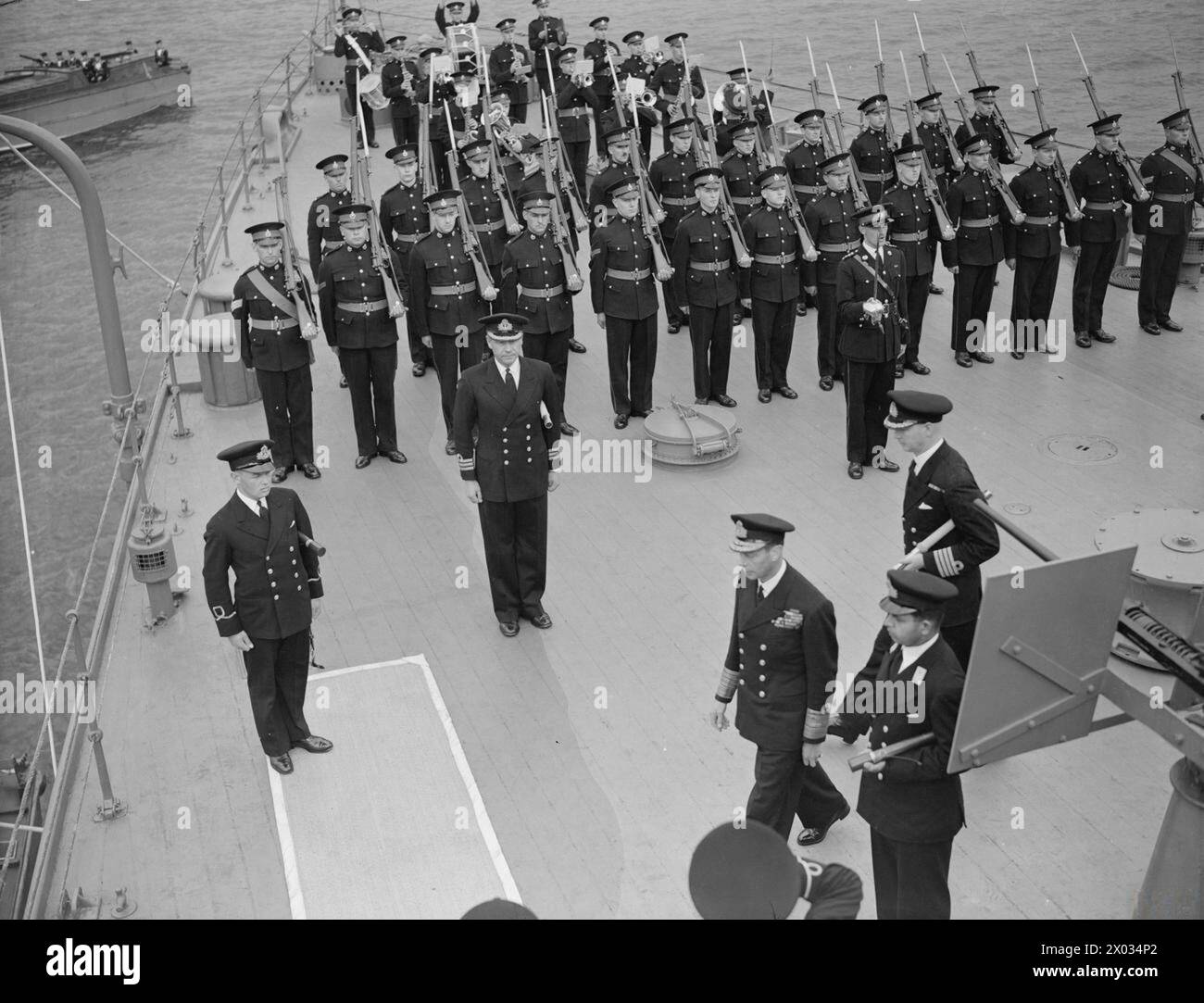 HIS MAJESTY THE KING VISITED THE FLEET IN NORTHERN WATERS. 1941, ON ...