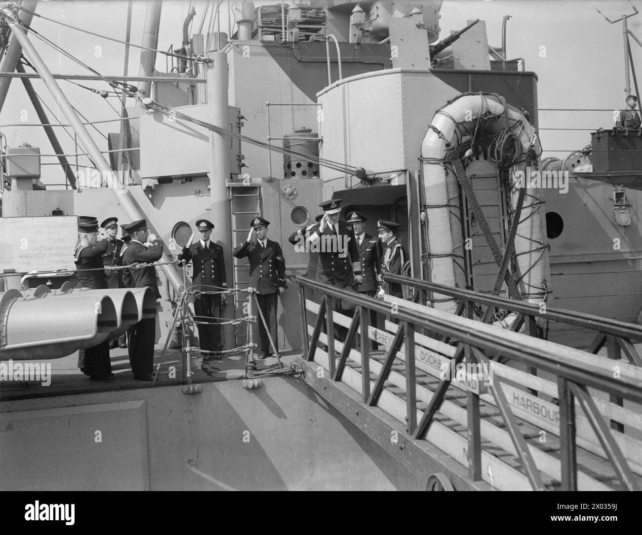 THE C-IN-C WESTERN APPROACHES, ADMIRAL SIR PERCY NOBLE, VISITS HMS ...