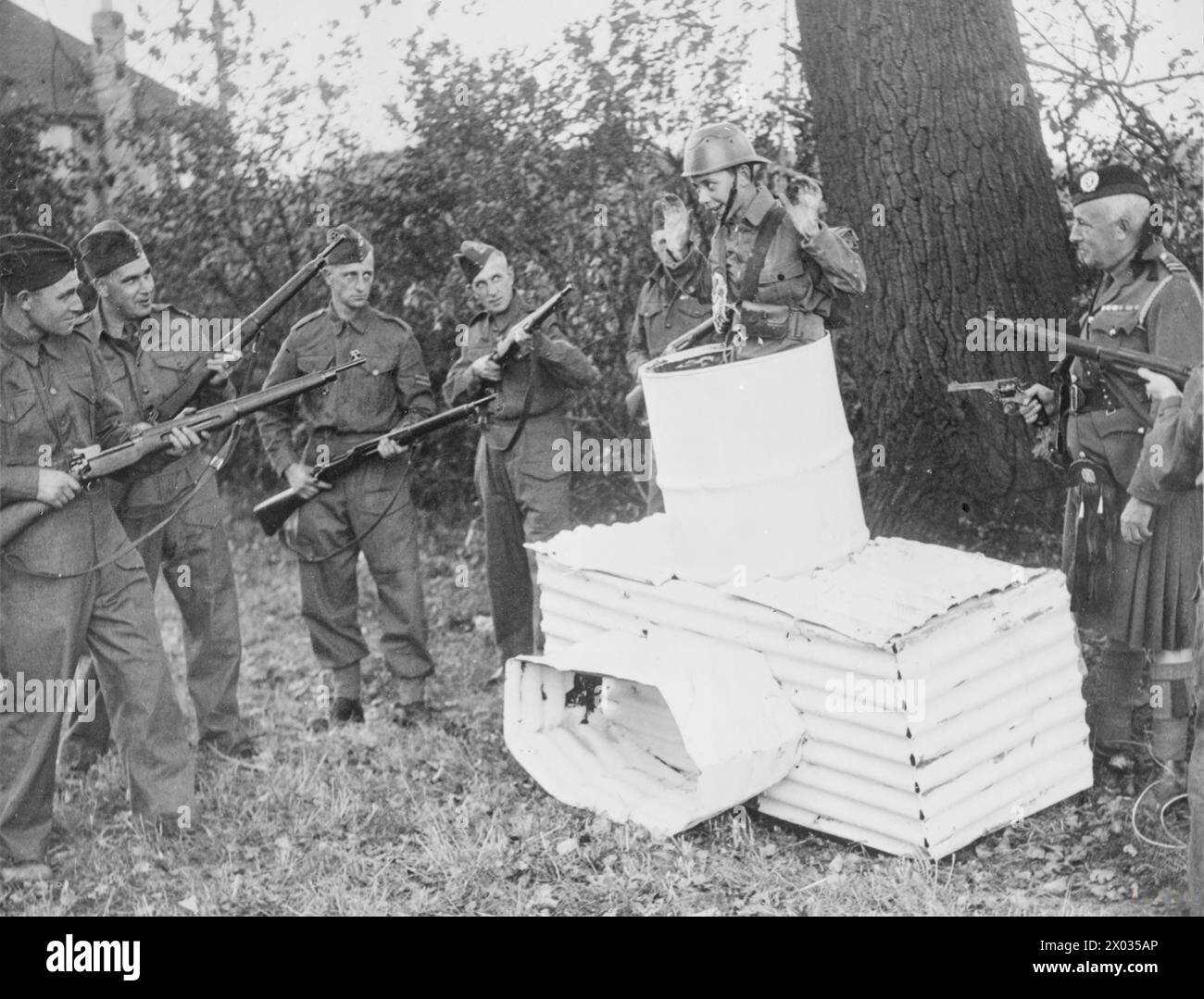 Leicestershire Home Guard anti-tank section in Leicester conducts ...