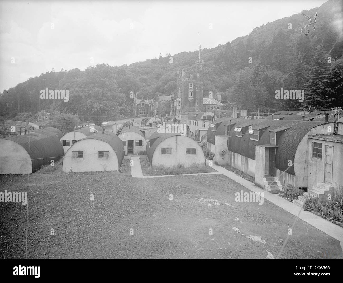 Nissen huts 1945 hi-res stock photography and images - Alamy