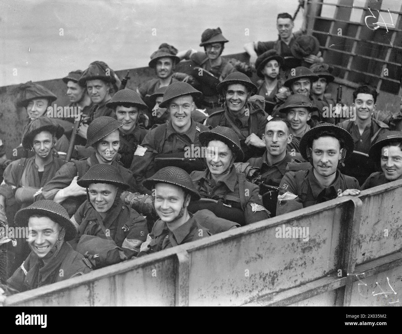 Boatload hi-res stock photography and images - Alamy