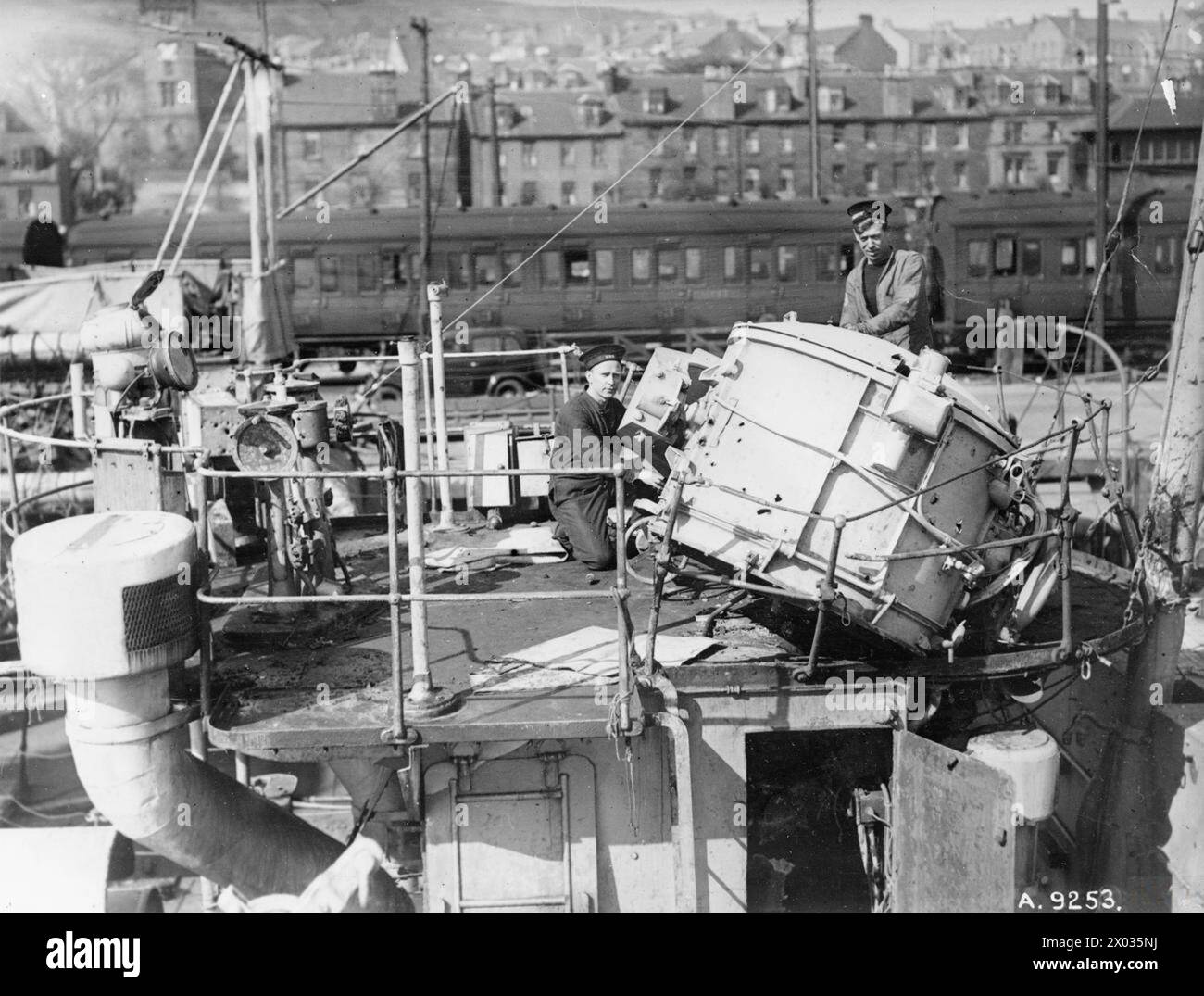 HMS AMAZON'S SAFE RETURN AFTER ARCTIC BATTLES. 10 MAY 1942, GOUROCK AND ...