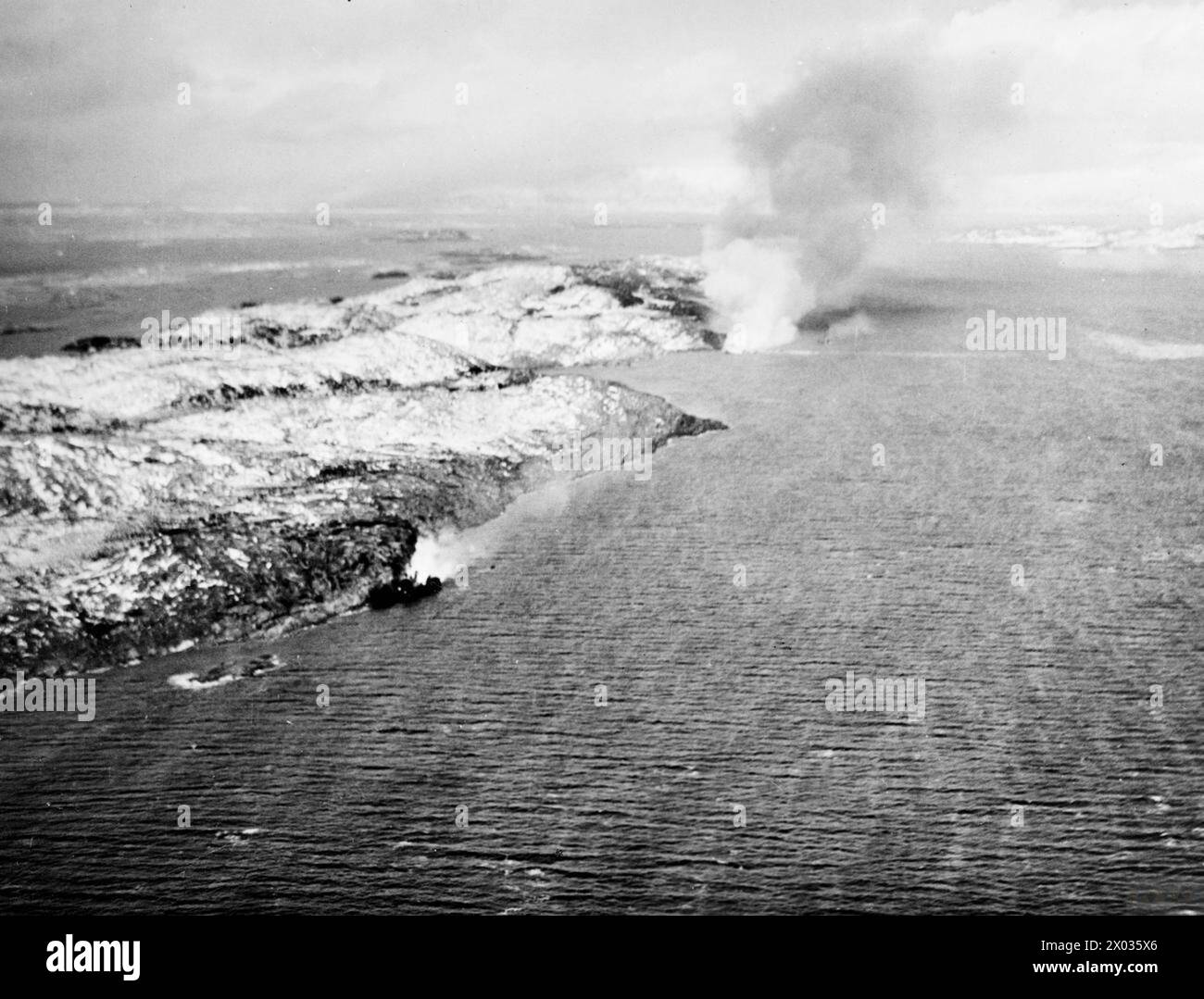 1940s convoy navy ships sea hi-res stock photography and images - Alamy