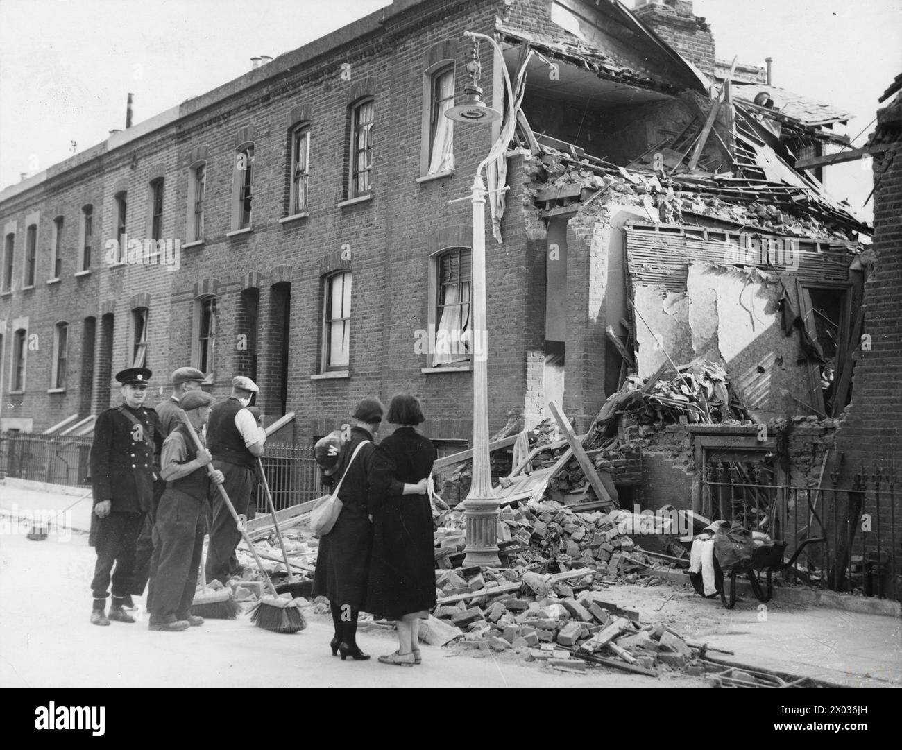 BOMB DAMAGE: 1940 - Bomb damage pre-Blitz in south London. Female ...