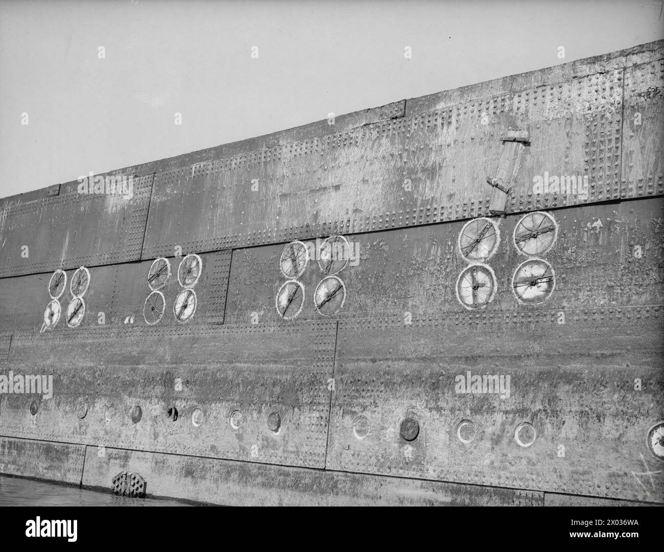 SALVAGING HMS CALEDONIA, FORMERLY SS MAJESTIC FROM FIRTH OF FORTH. 3 ...