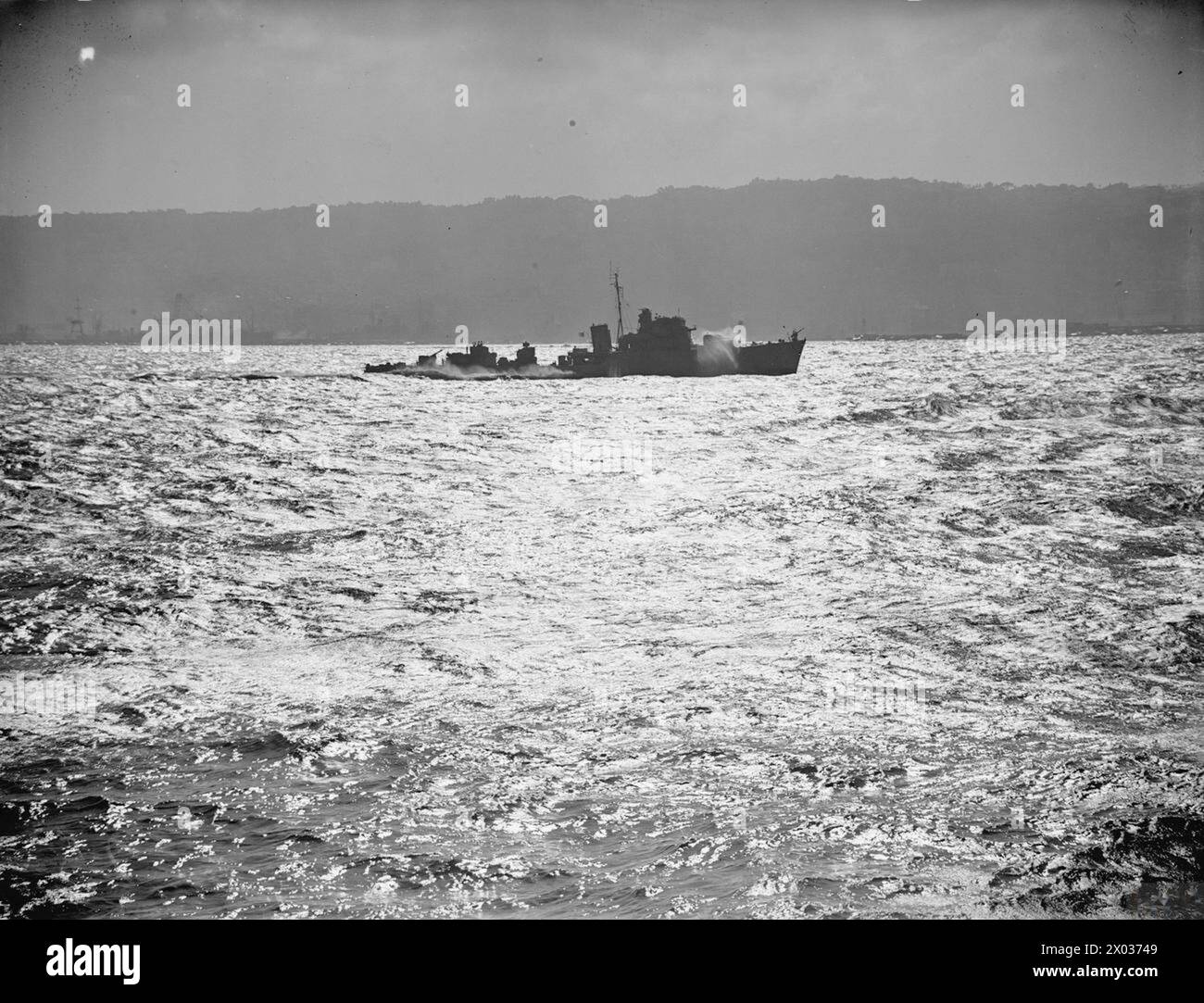 Destroyer silhouette hi-res stock photography and images - Alamy