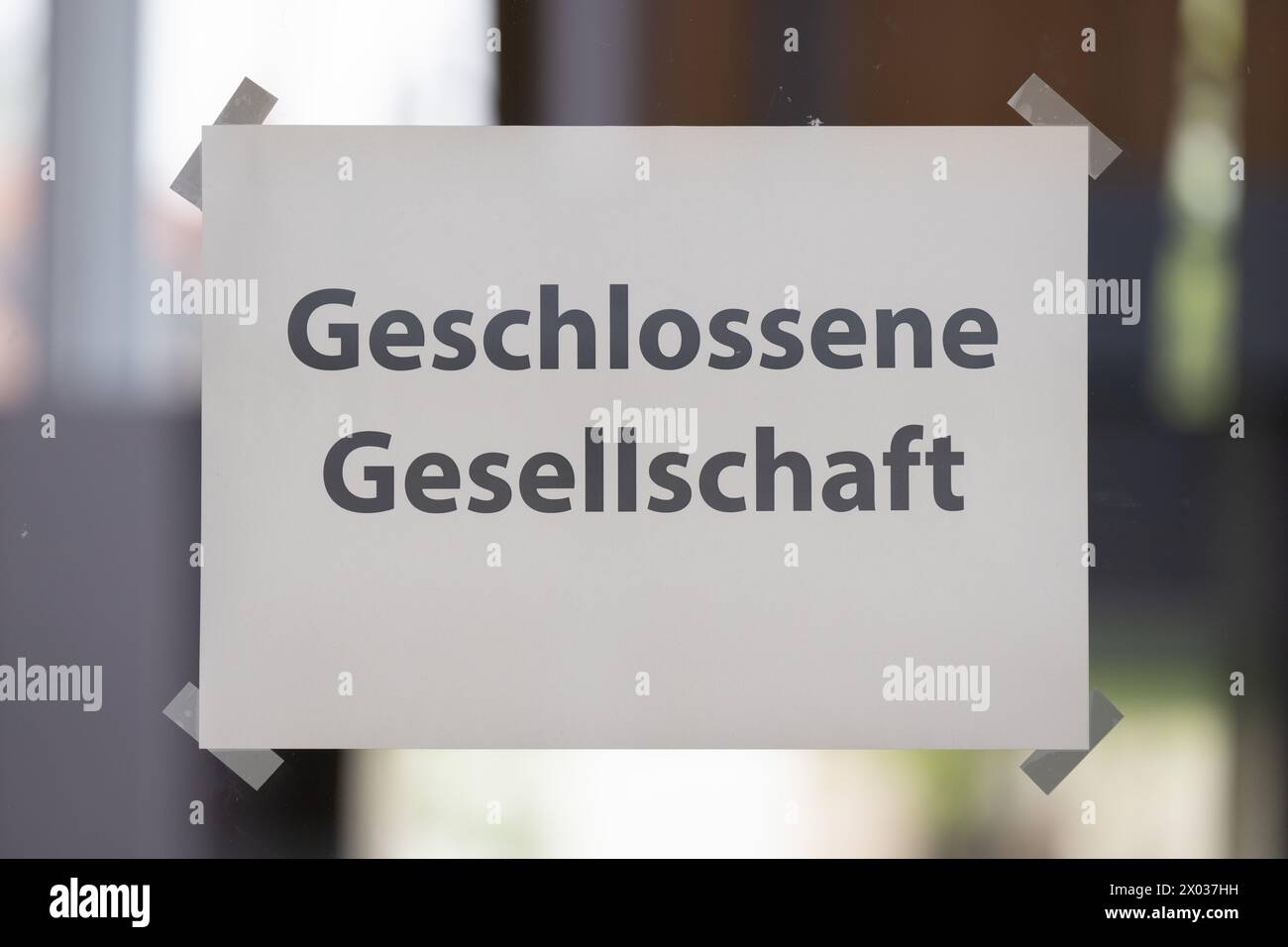 09 April 2024, Saxony, Zittau: The "Closed Society" sign is stuck to a ...