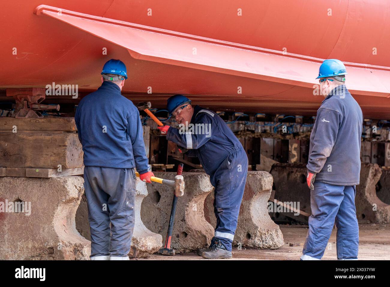 Shipbuilders knock away the supports to launch the MV Glen Rosa at ...