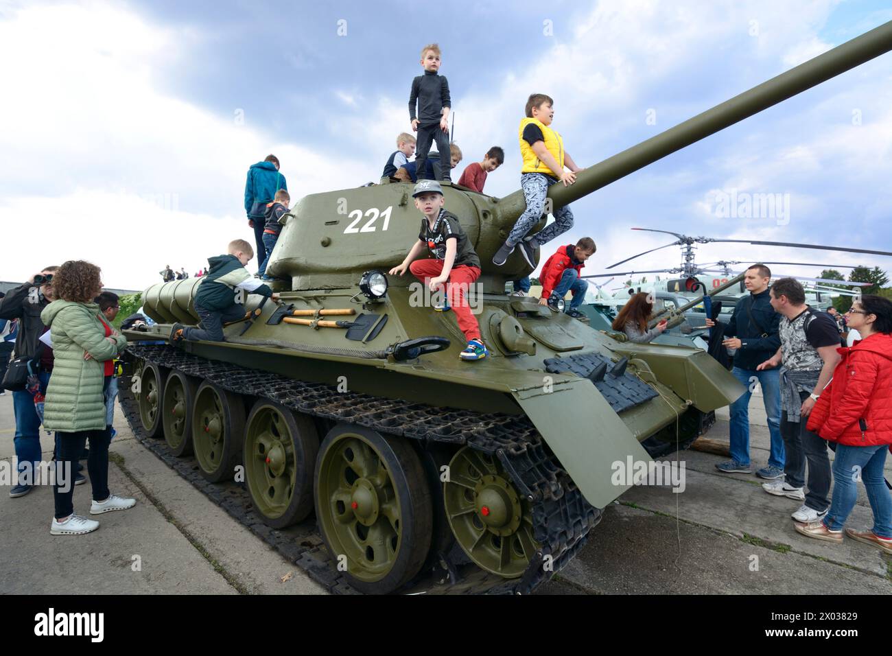 Vintage kids playing war hi-res stock photography and images - Alamy