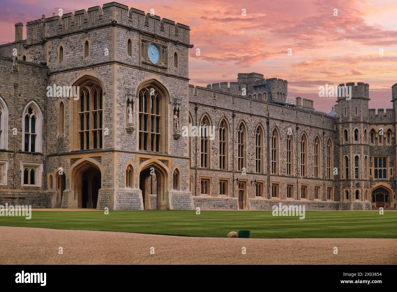 Windsor castle medieval royal hi-res stock photography and images - Alamy