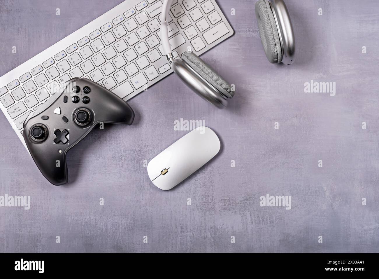 Virtual keyboard desktop hi-res stock photography and images - Alamy