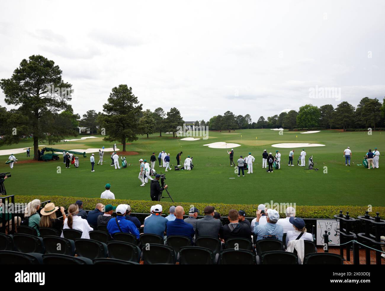 Augusta, United States. 09th Apr, 2024. Players warm up on the practice ...