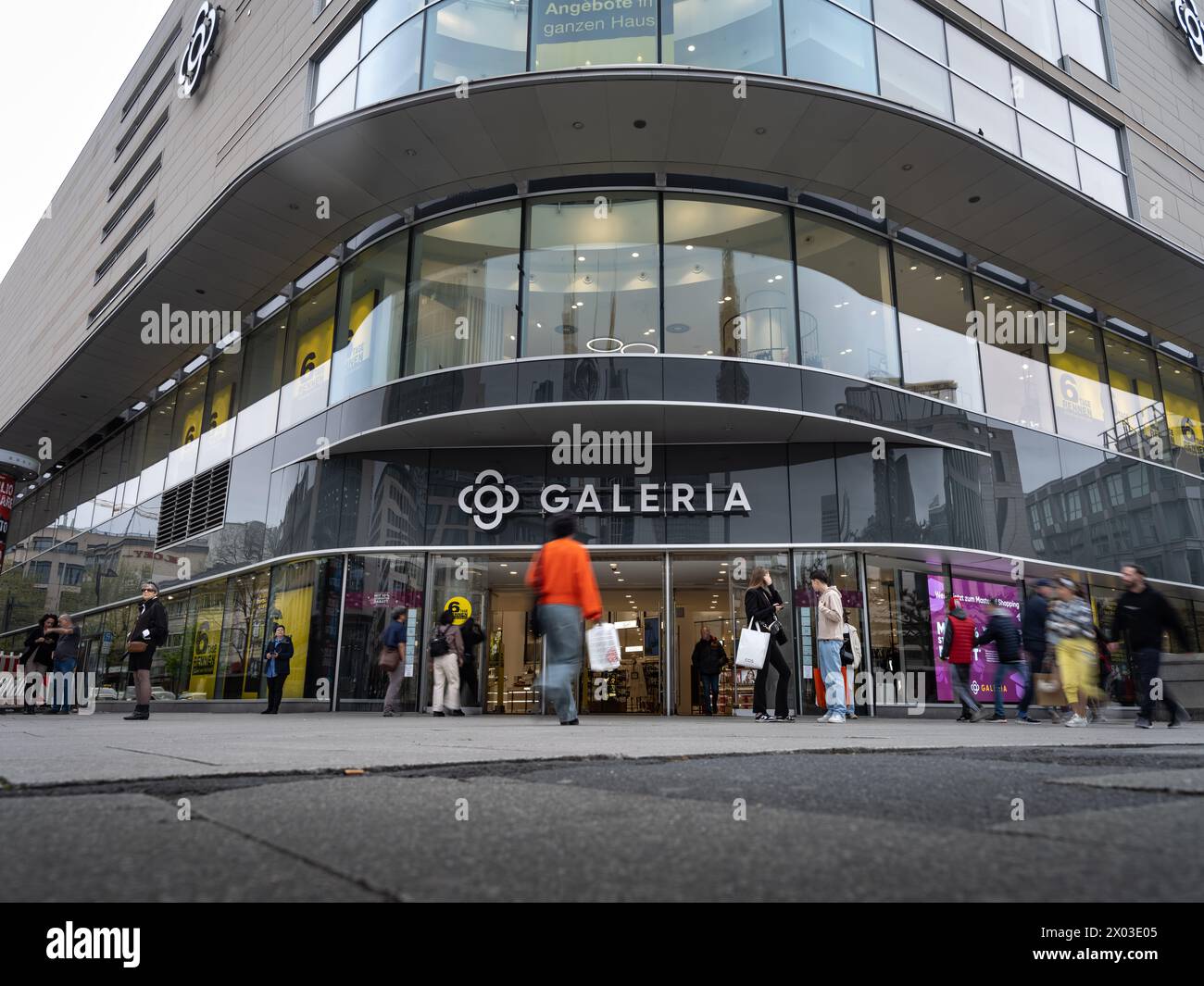 09 April 2024, Hesse, Frankfurt/Main: The Galeria store on Frankfurt's ...