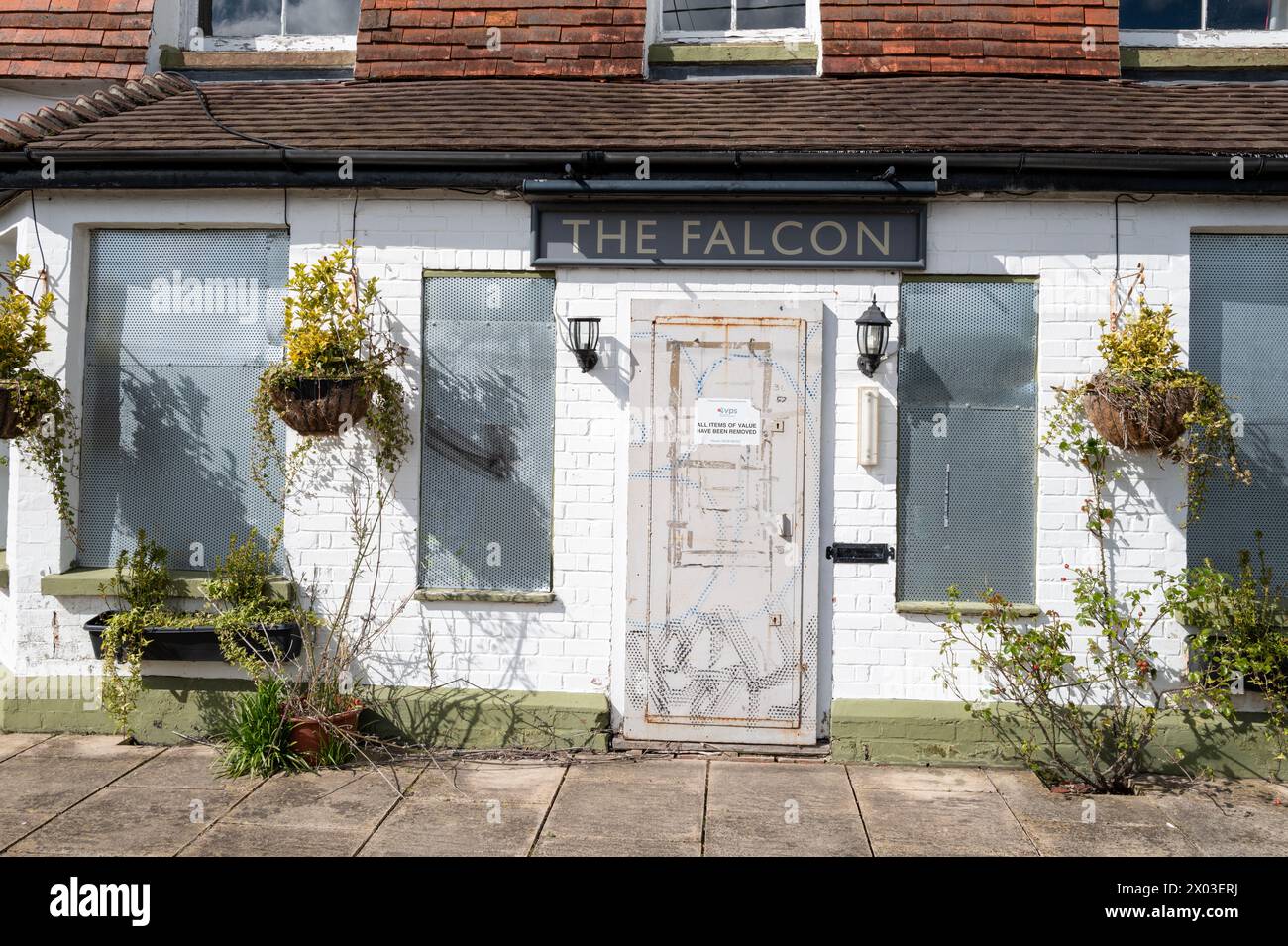 Closed Public House Stock Photo - Alamy